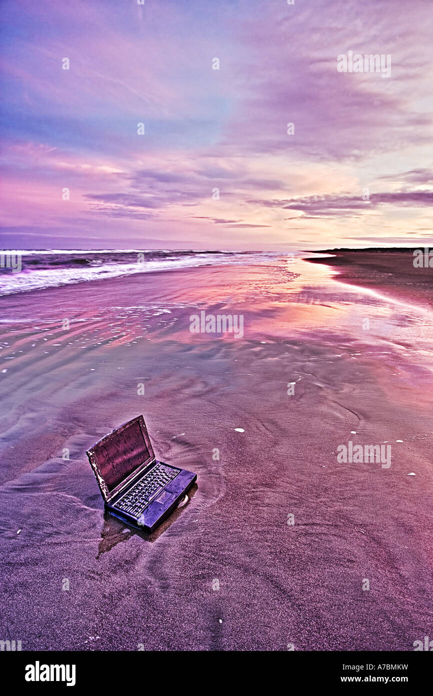 Broken laptop beach hi-res stock photography and images - Alamy