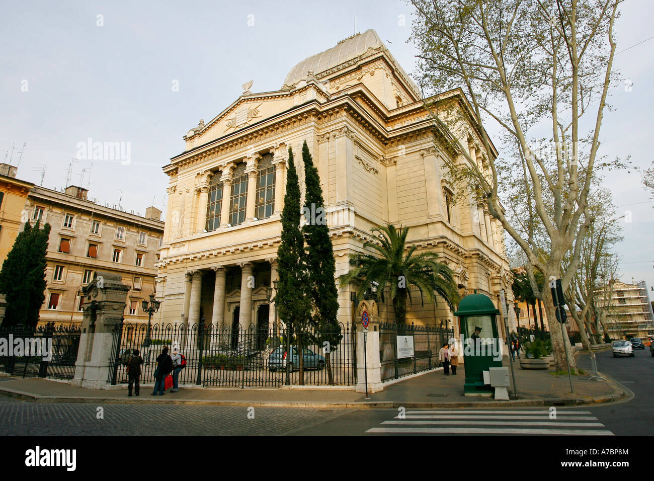Synagogue rome hi-res stock photography and images - Alamy