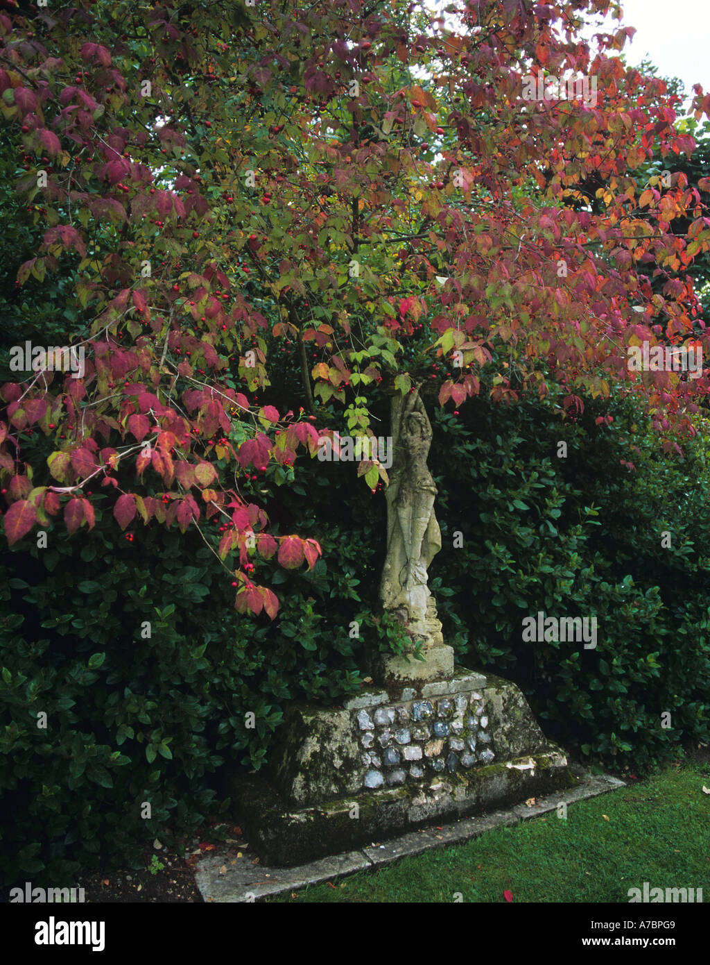 Stone female figure hi-res stock photography and images - Alamy