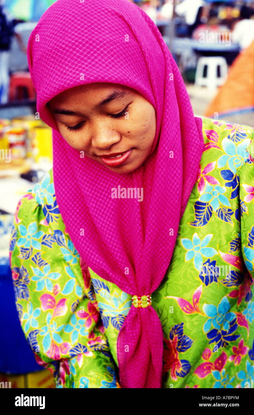 Filipino muslim women hi-res stock photography and images - Alamy