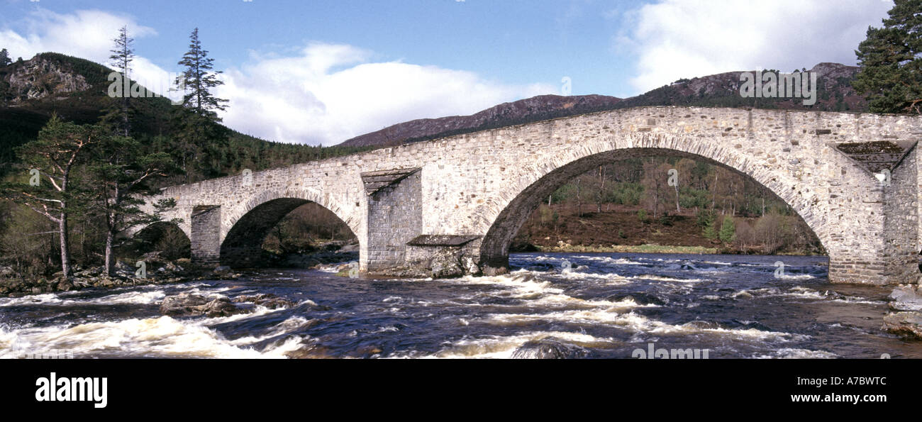 Arches stone hump back bridge hi-res stock photography and images - Alamy