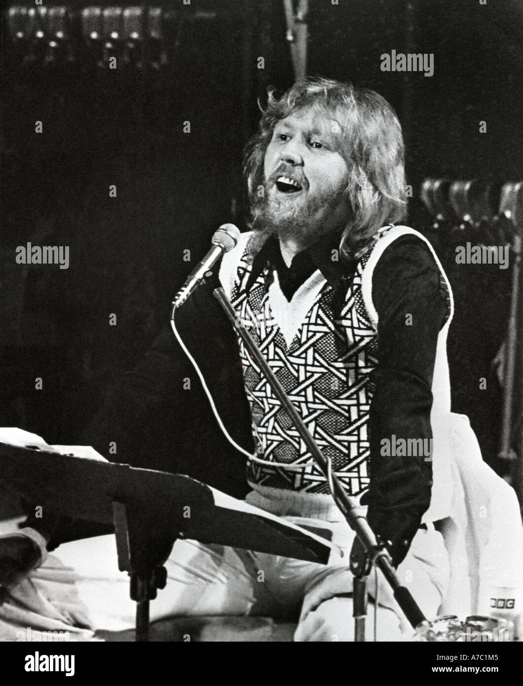 Harry Nilsson sings 'A Little Touch Of Schmillson In The Night' his ...