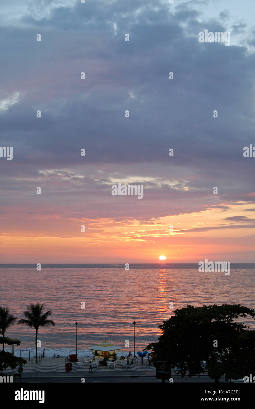 Sunset at Copacabana Beach, Rio de Janeiro Stock Photo - Alamy Sunset at Copacabana Beach, Rio de Janeiro Stock Photo - Alamy