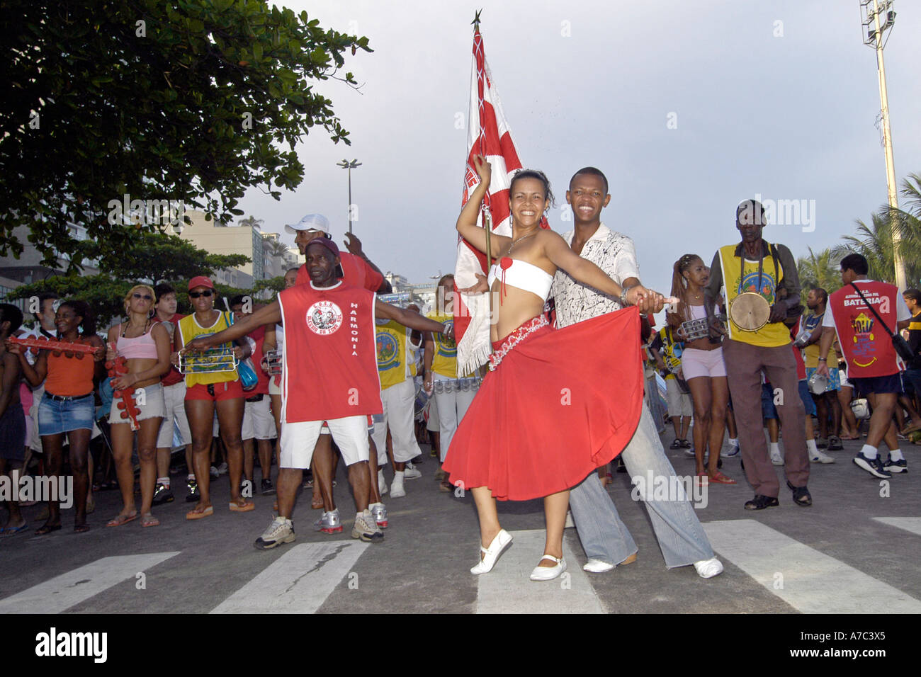 Lifestyle dancing rehearsal for carnival in rio de janeiro hi-res stock ...