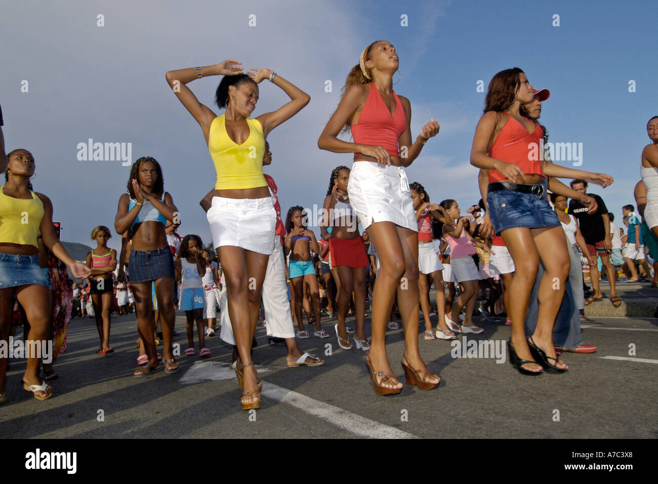 Spectators of rio carnival hi-res stock photography and images - Alamy