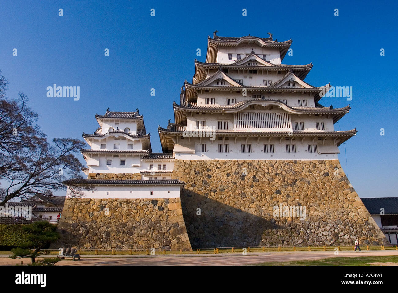 The enchanting multi storey castle of Himeji during cherry blossom ...