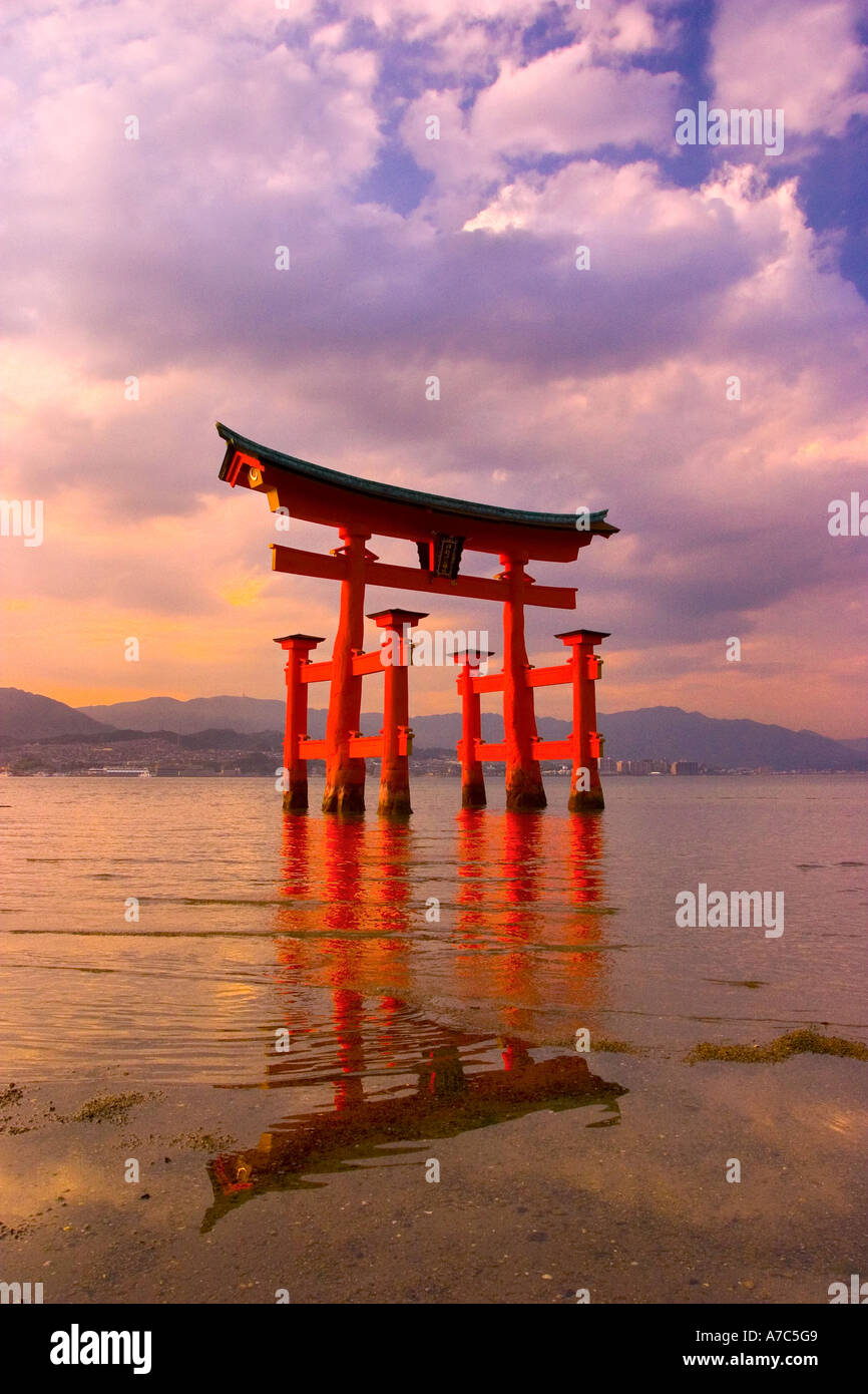 Tori shima island hi-res stock photography and images - Alamy