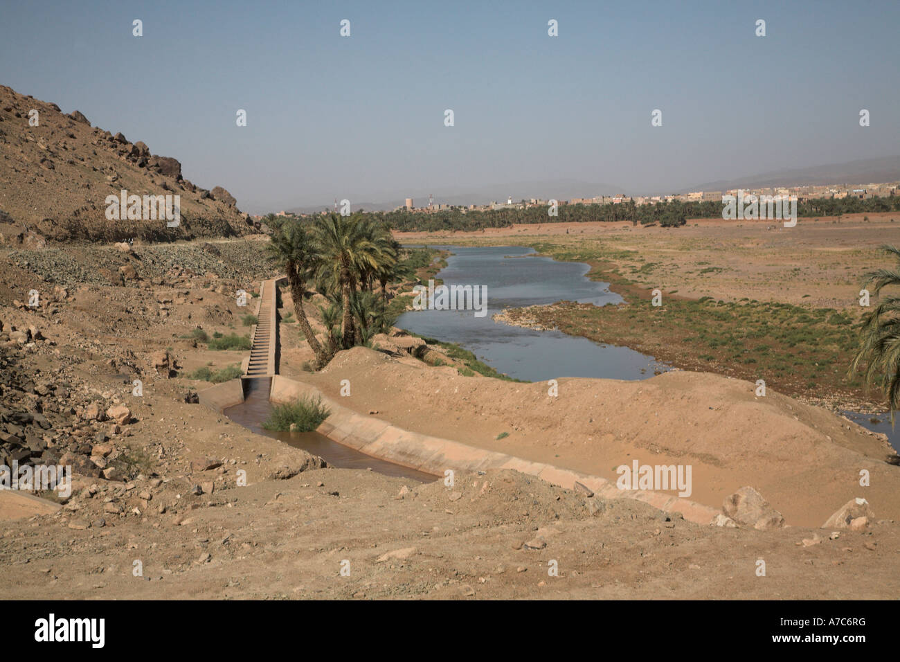 Sahara oasis irrigation hi-res stock photography and images - Alamy