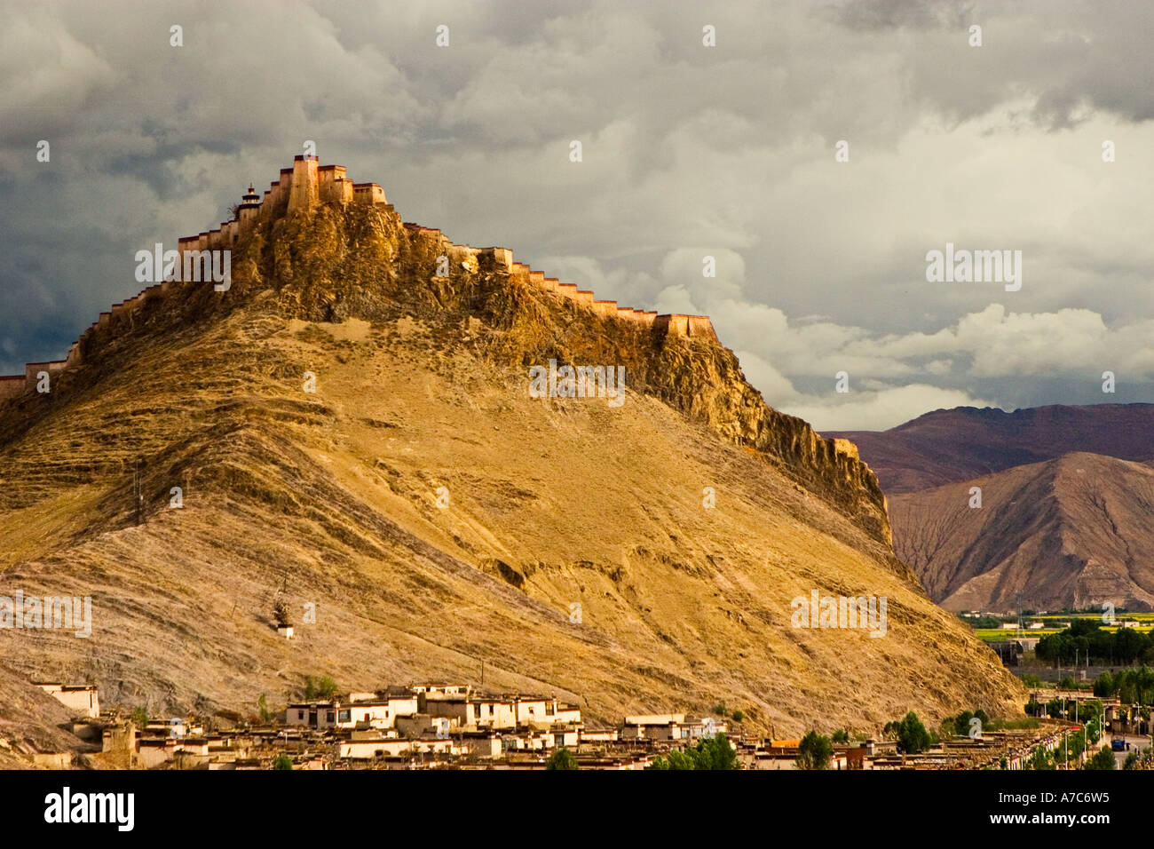 Gyantse monastery along the friendship highway connecting Tibet and ...