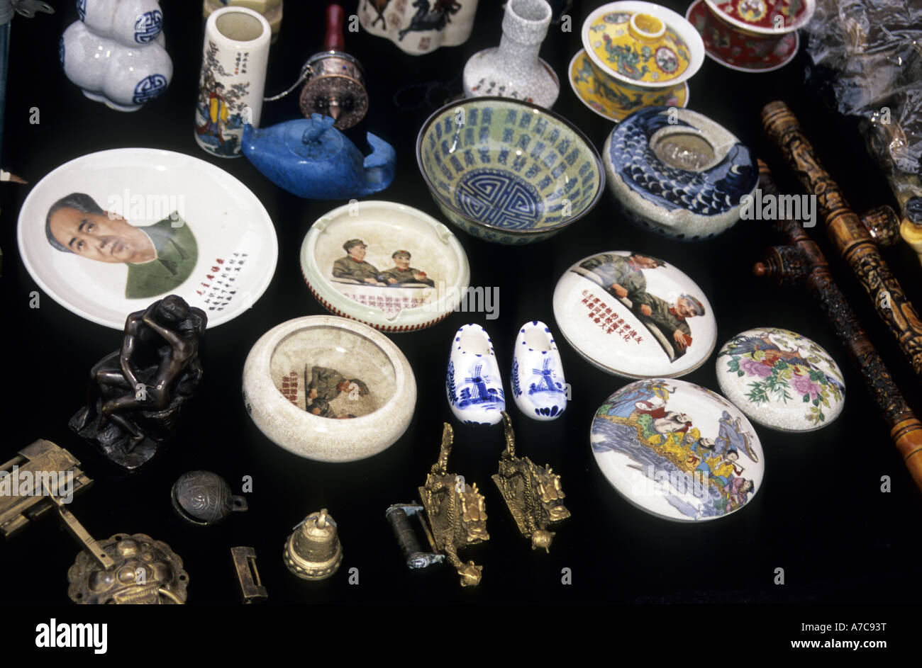Display of Chinaware souvenirs and utensils from the Cultural ...