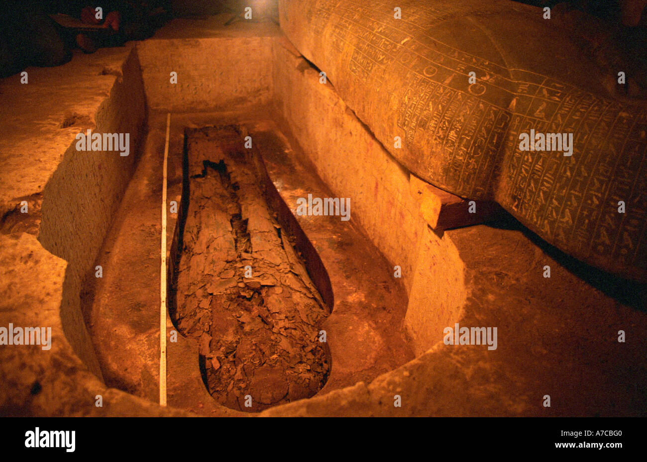 Egyptian mummy uncovered Stock Photo - Alamy
