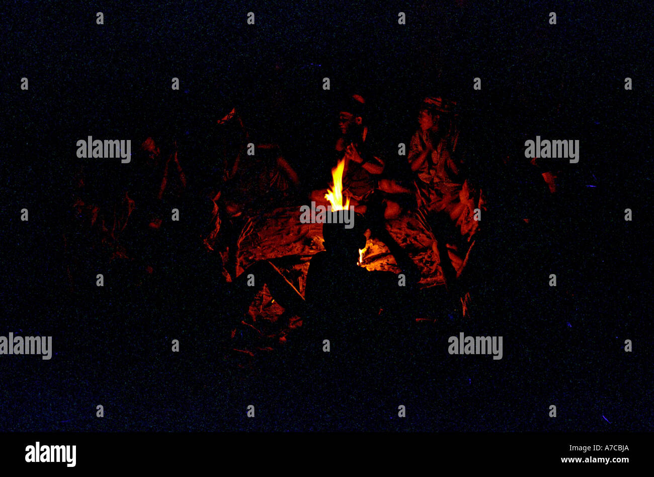 Bushman tribe around fire botswana hi-res stock photography and images ...