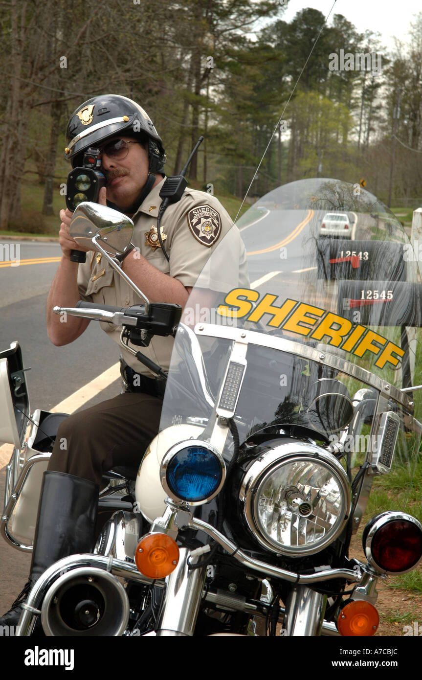 County sheriff s deputy uses laser device to check speed of traffic ...