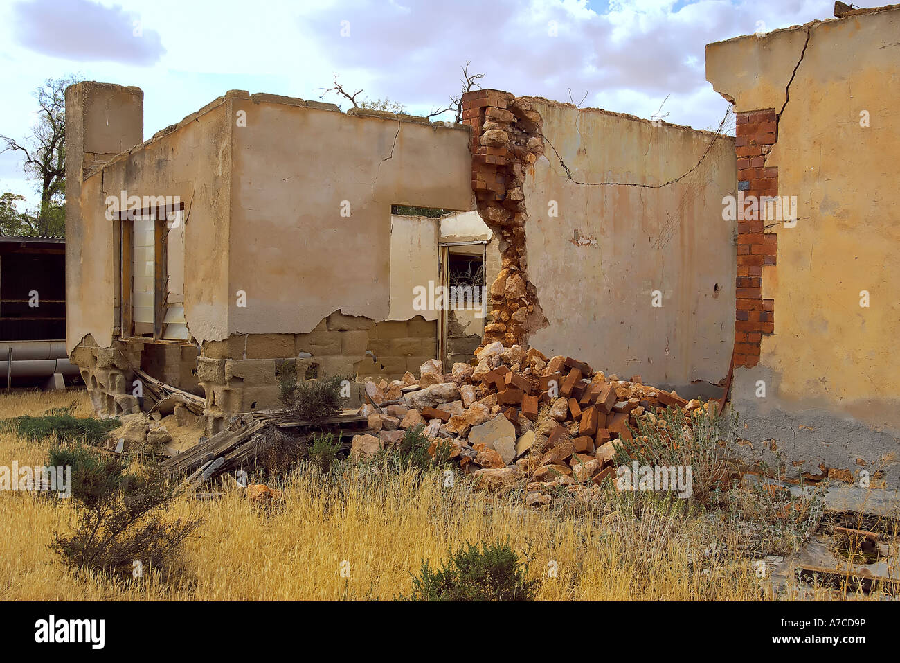 Falling into ruins hi-res stock photography and images - Alamy