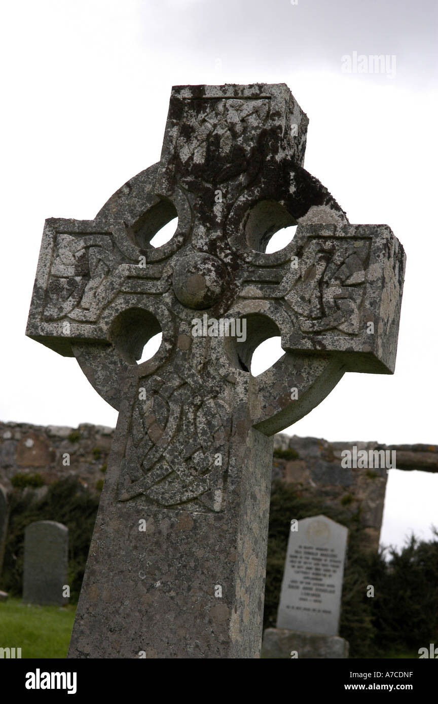 Celtic cross in cemetery, Scotland's Isle of Skye Stock Photo - Alamy