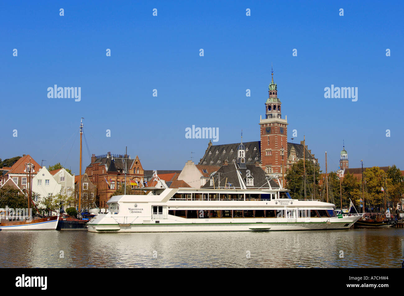 Town Hall City Hall Leer Stock Photo - Alamy
