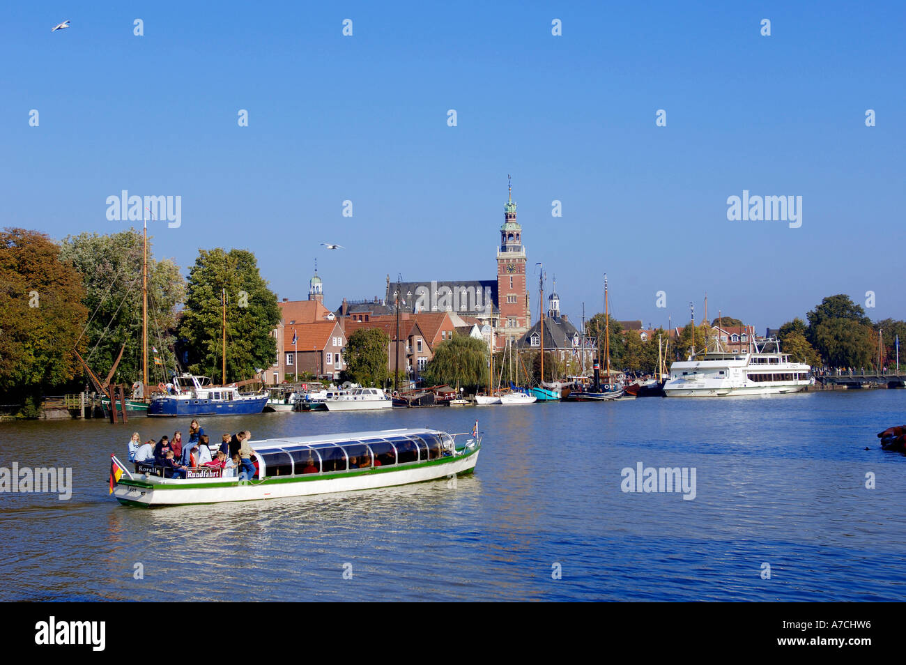 Town Hall City Hall Leer Stock Photo - Alamy