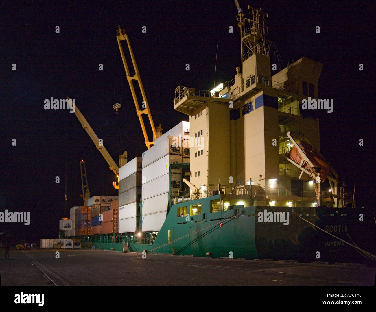 Floodlit cargo ship hi-res stock photography and images - Alamy