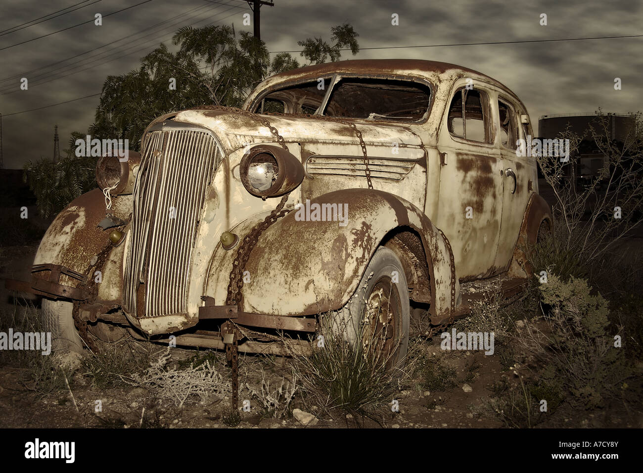 old rusted car Stock Photo - Alamy