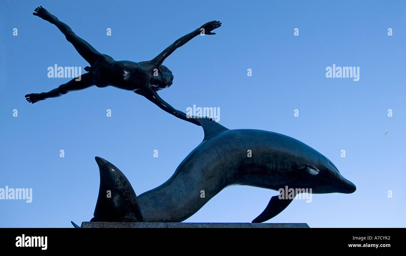 Dolphin statue chelsea hi-res stock photography and images - Alamy