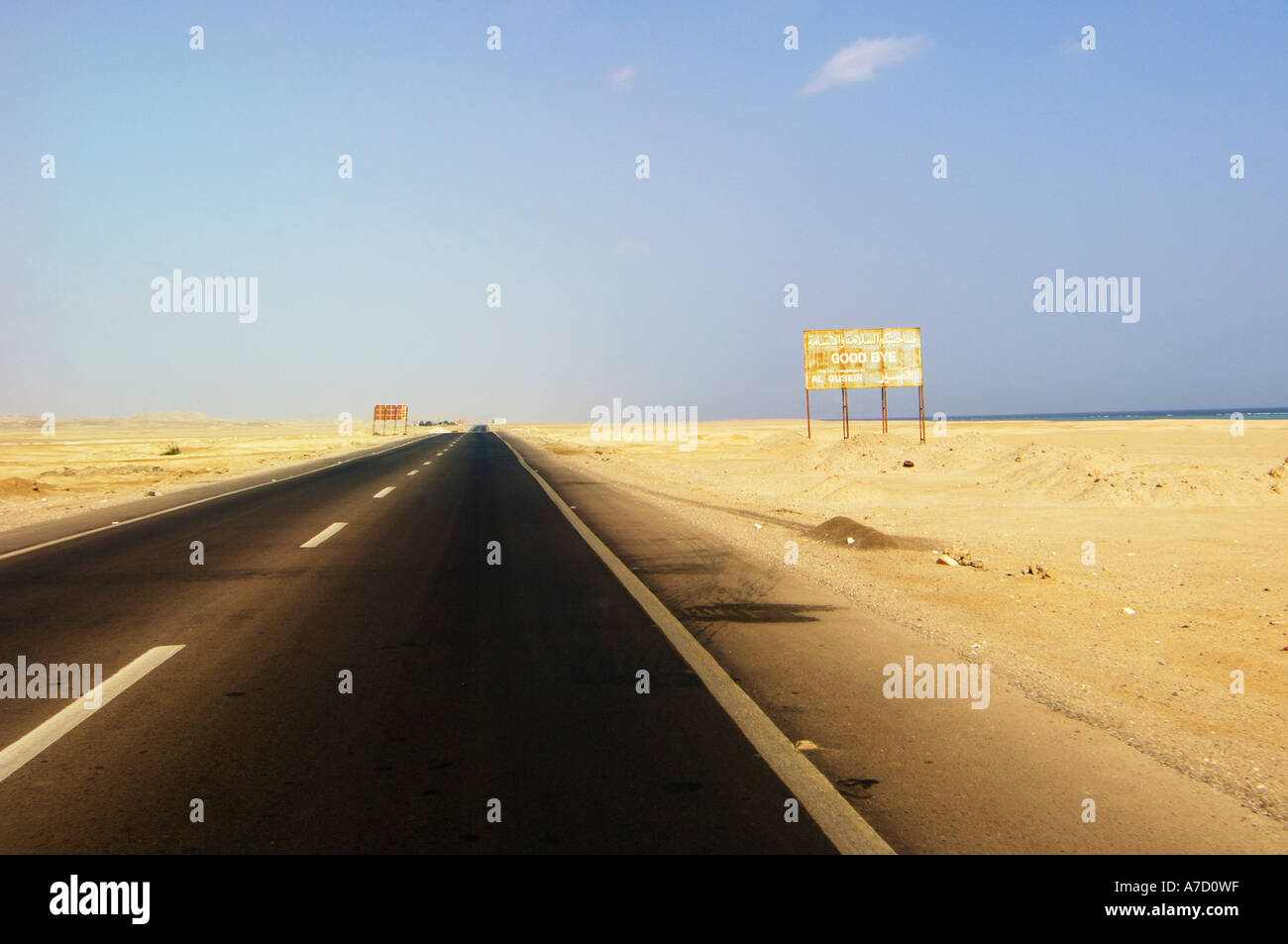 Egypt, on the way Marsa Alam >Hurghada, desert road Stock Photo - Alamy