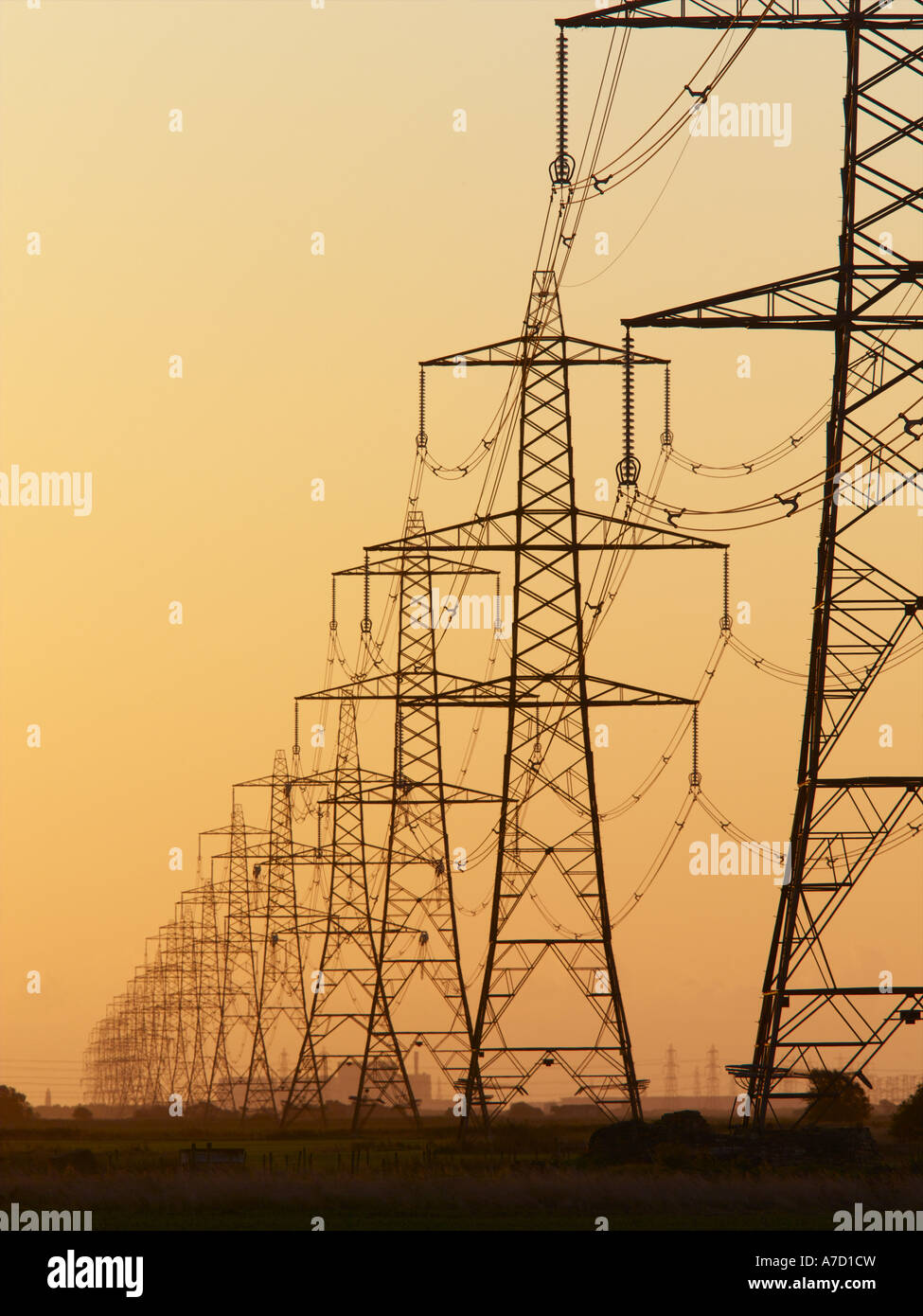 Electricity pylon kent uk hi-res stock photography and images - Alamy