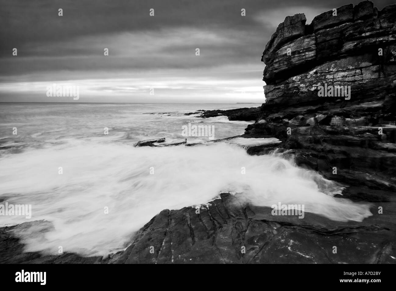 Waves fall on the rocks Stock Photo - Alamy