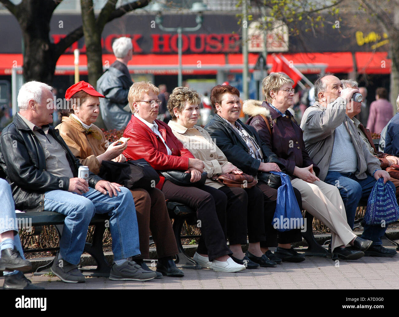 German retirees sitting together on a park bench Stock Photo - Alamy