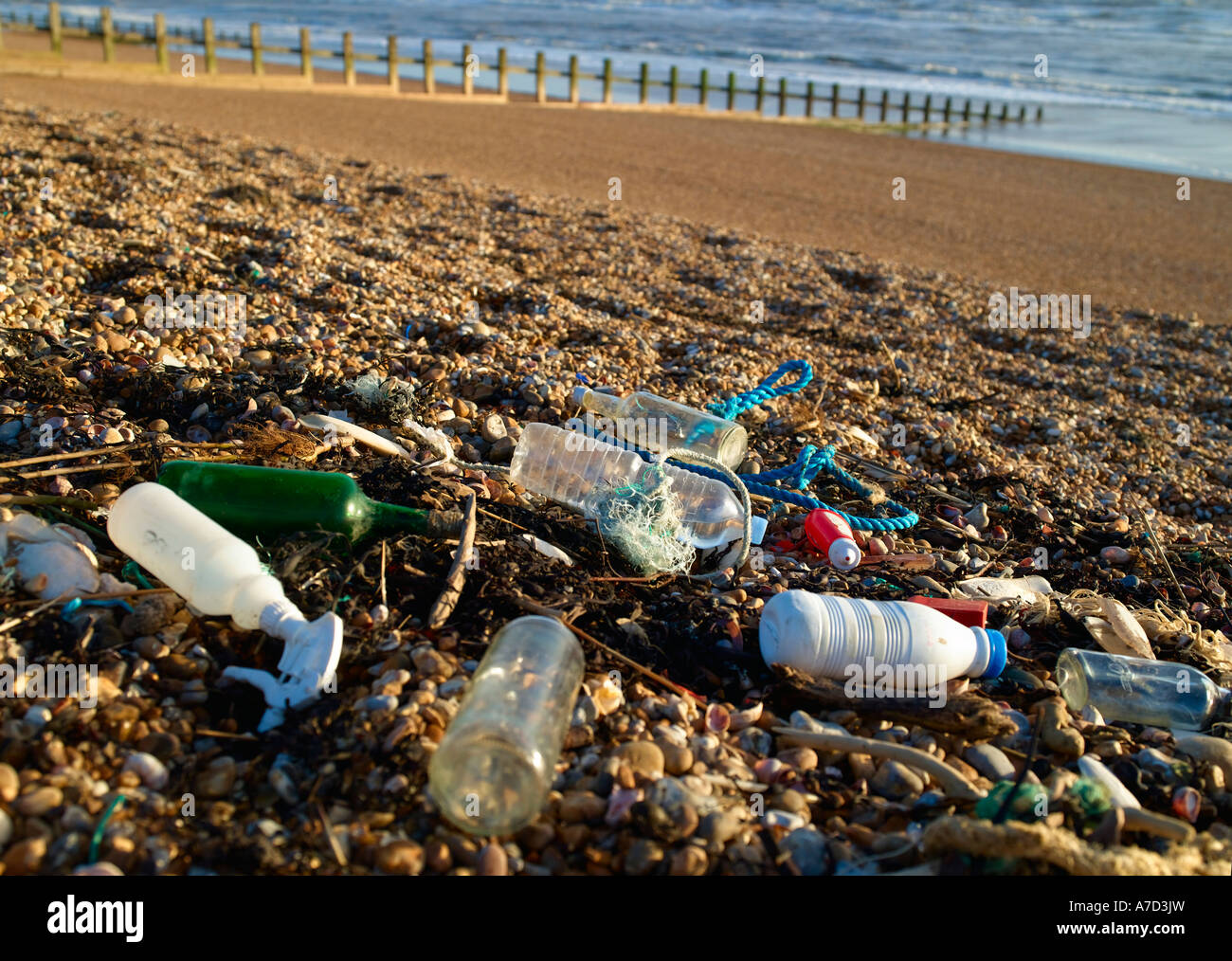 Coastal rubbish hi-res stock photography and images - Alamy