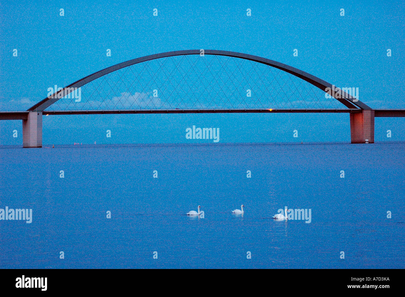 Arc shaped bridge hi-res stock photography and images - Alamy