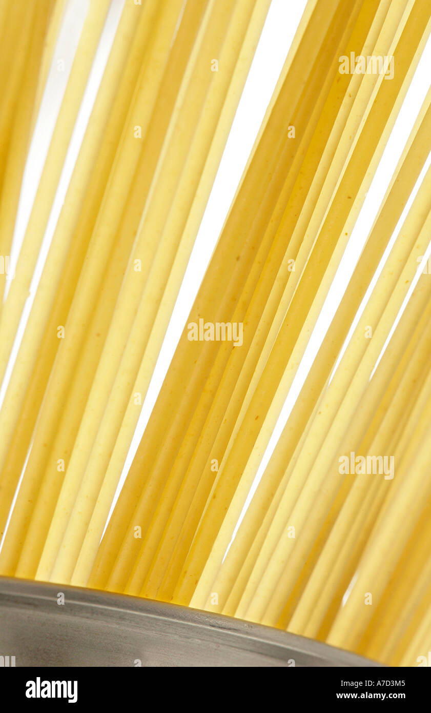 Spaghetti to cook in a pot Stock Photo - Alamy
