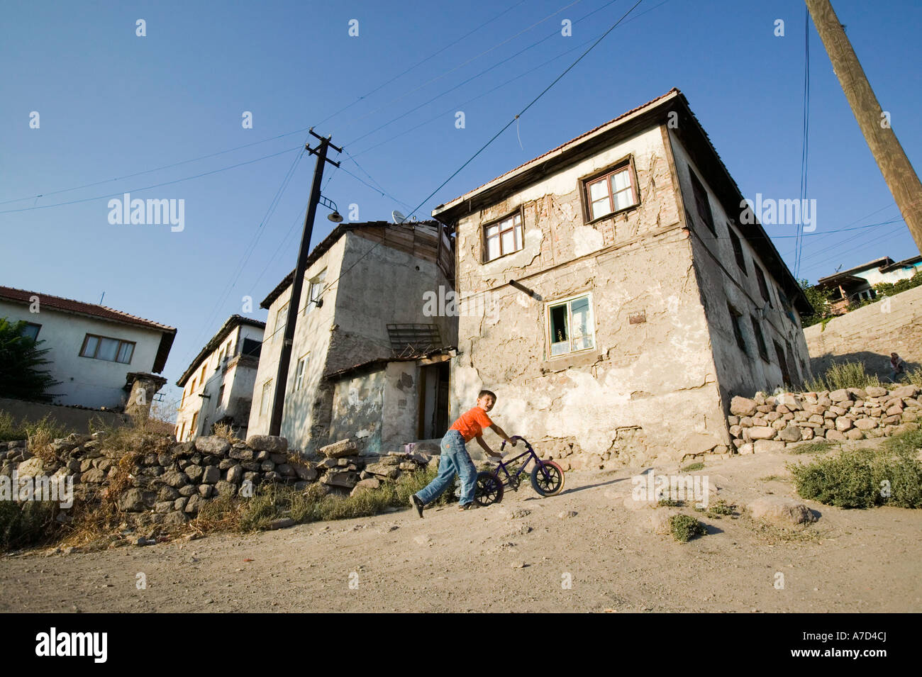 Poor housing hi-res stock photography and images - Alamy