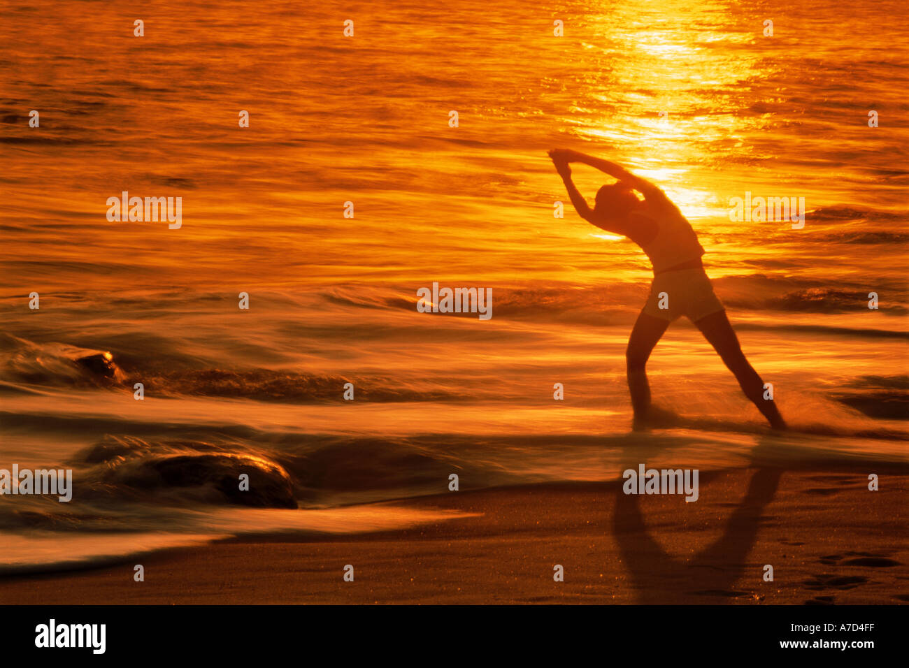 Waves sea out focus sunset hi-res stock photography and images - Alamy