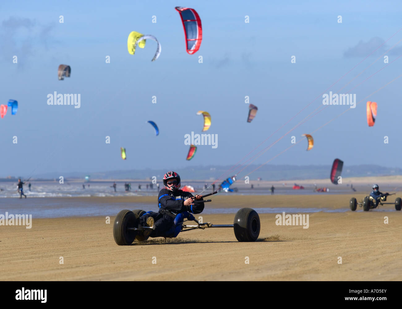 Kite Boarding Camber Sands, Rye Bay Stock Photo - Alamy