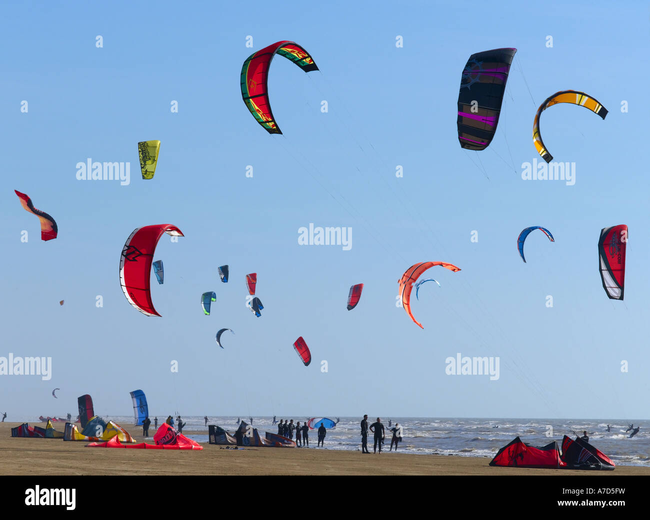 Kite Boarding Camber Sands, Rye Bay Stock Photo - Alamy