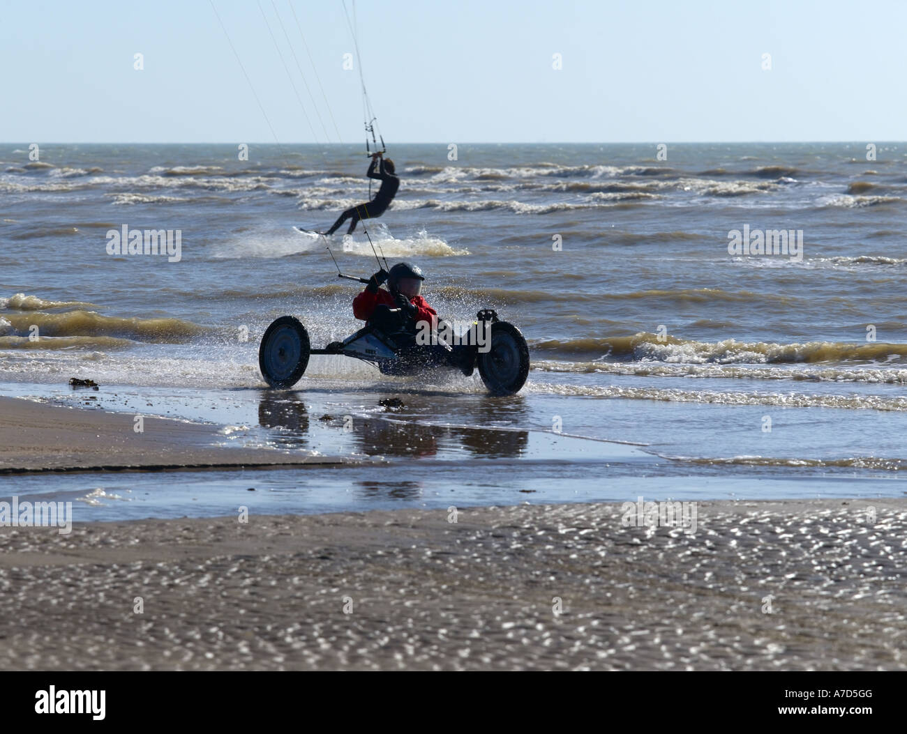 Kite Boarding Camber Sands, Rye Bay Stock Photo - Alamy