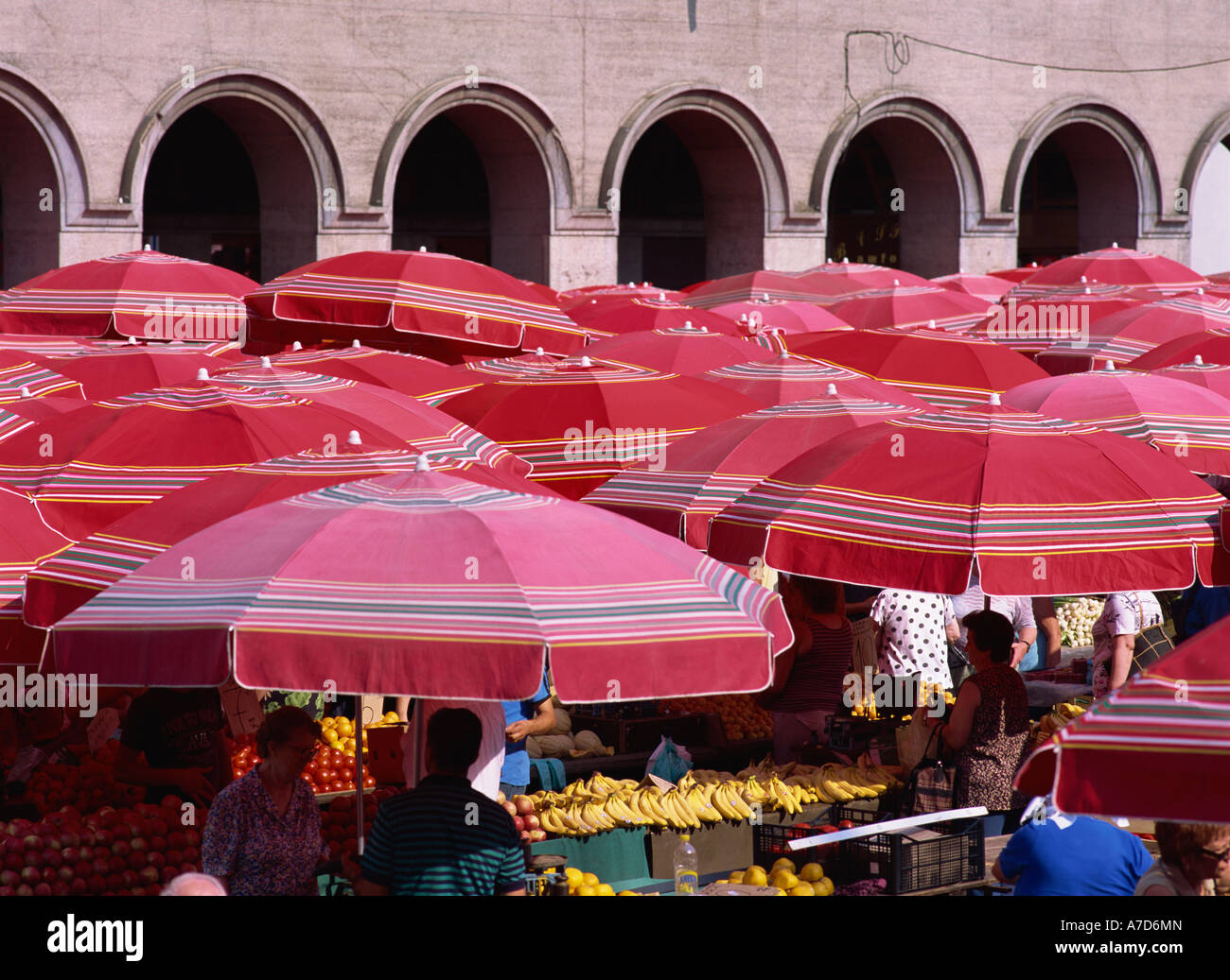 Kaptol dolac vegetable market hi-res stock photography and images - Alamy