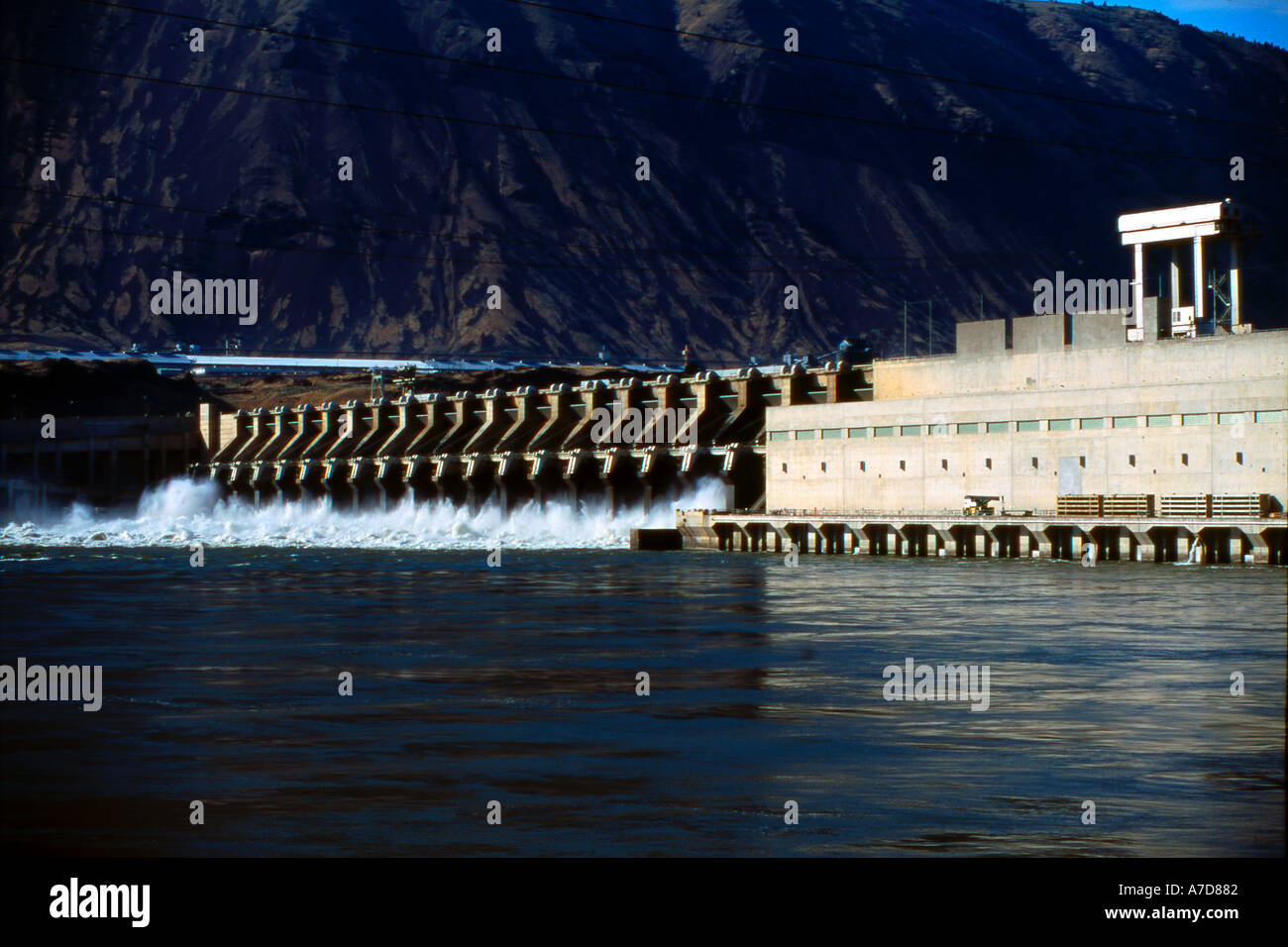 John day dam hi-res stock photography and images - Alamy