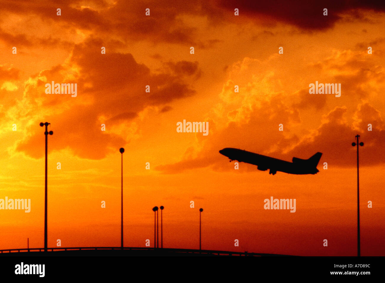 747 airliner taking off sunset hi-res stock photography and images - Alamy