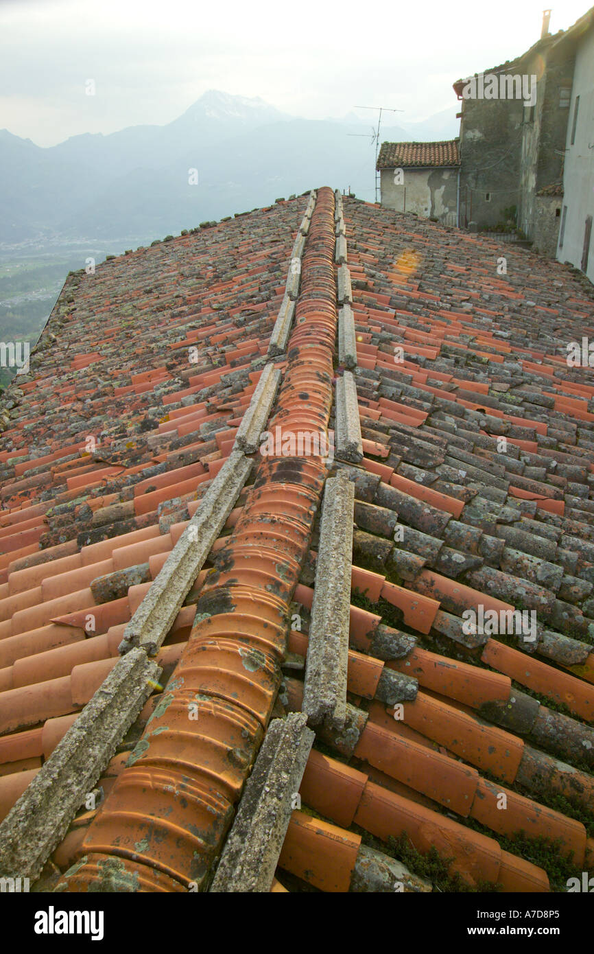 Terracotta roof tiles tuscany hi-res stock photography and images - Alamy