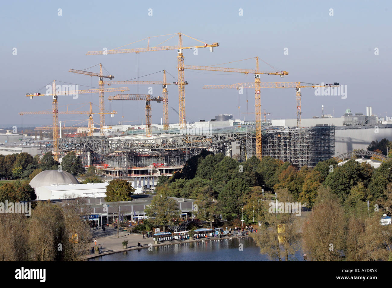 Munich, GER, 18. Oct. 2005 - Construction works at BMW World in Munich ... Munich, GER, 18. Oct. 2005 - Construction works at BMW World in Munich ...