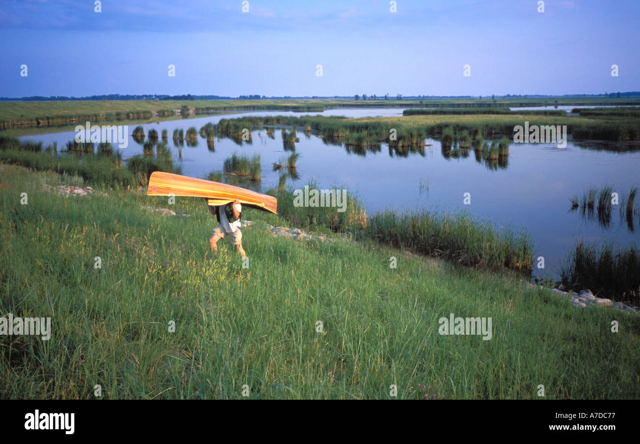 Portaging hi-res stock photography and images - Alamy