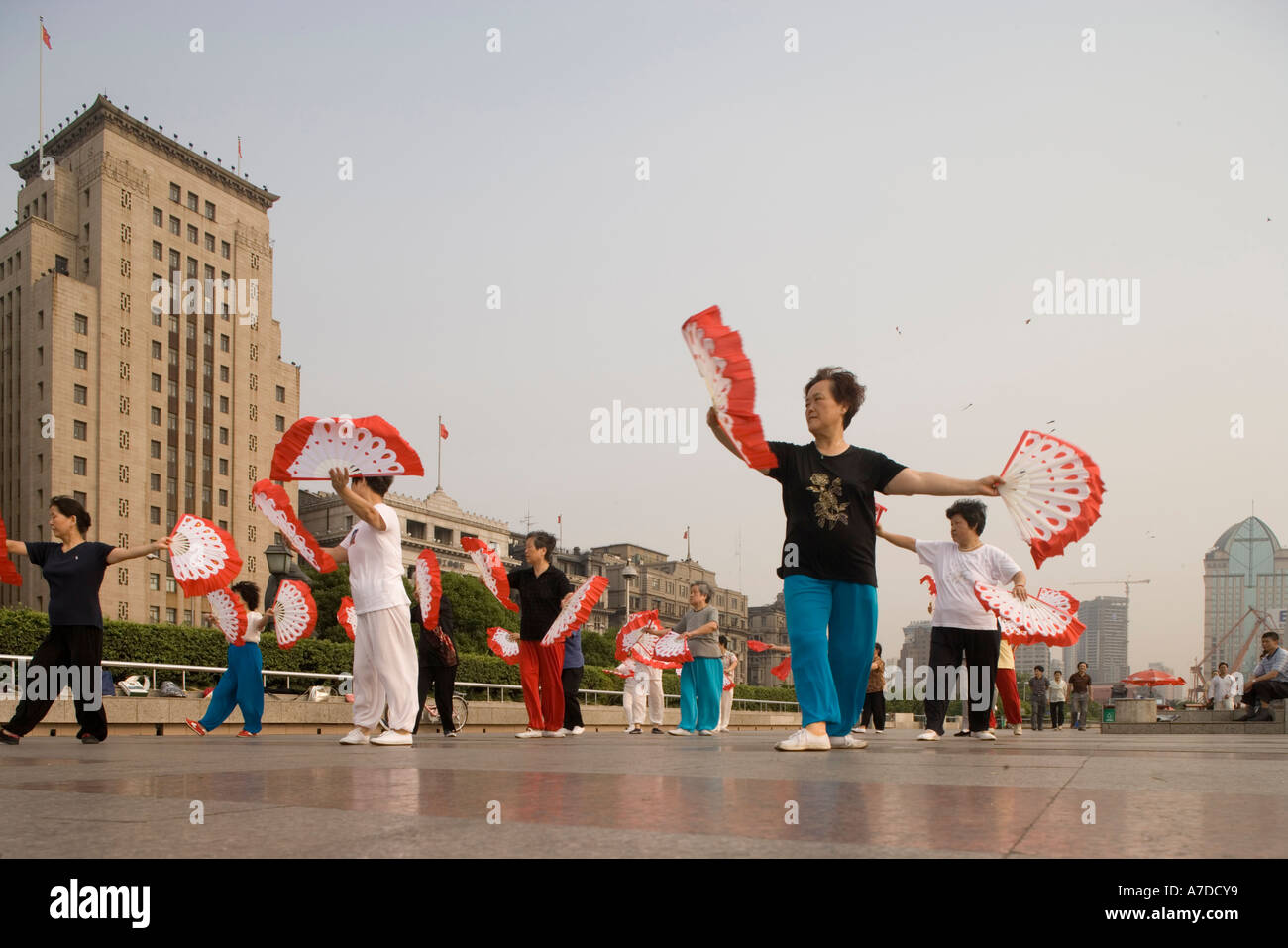 Asia china shanghai women gather hi-res stock photography and images ...