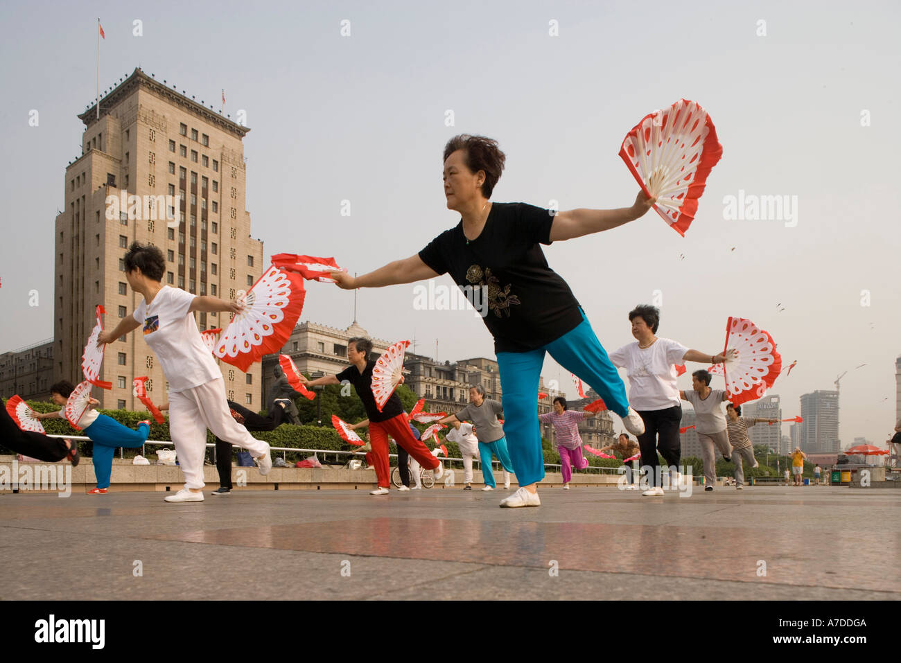 Asia china shanghai women gather hi-res stock photography and images ...