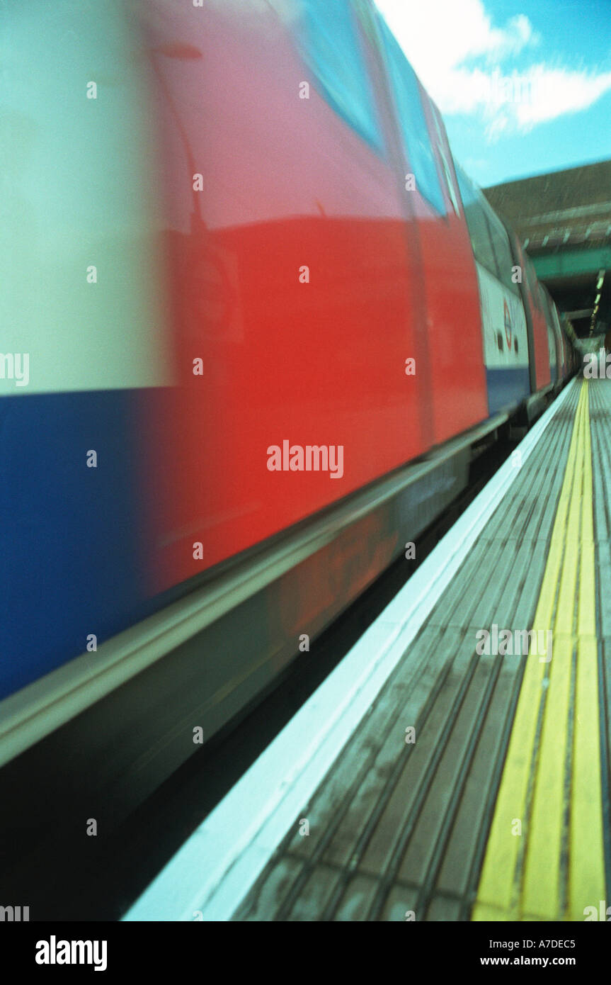 Train leaving a station hi-res stock photography and images - Alamy