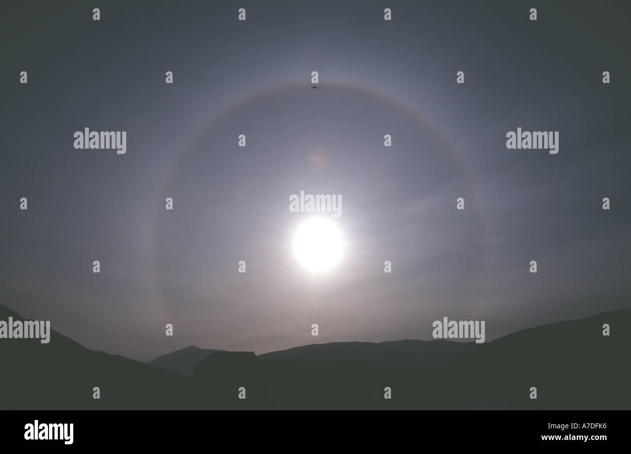 Ice ring around sun hi-res stock photography and images - Alamy