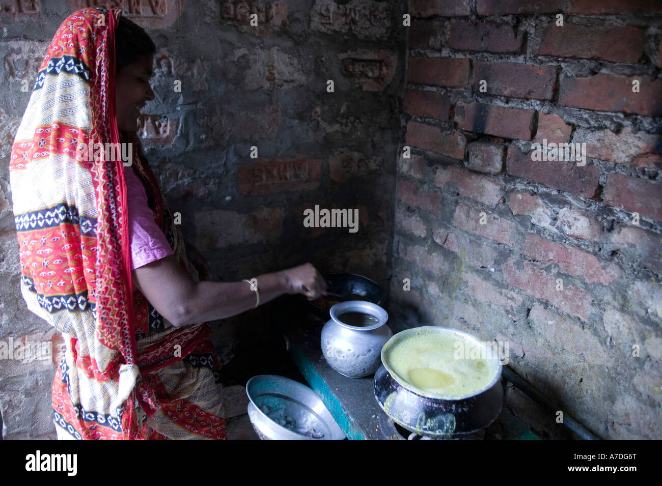 Bangladesh woman cooking hi-res stock photography and images - Alamy
