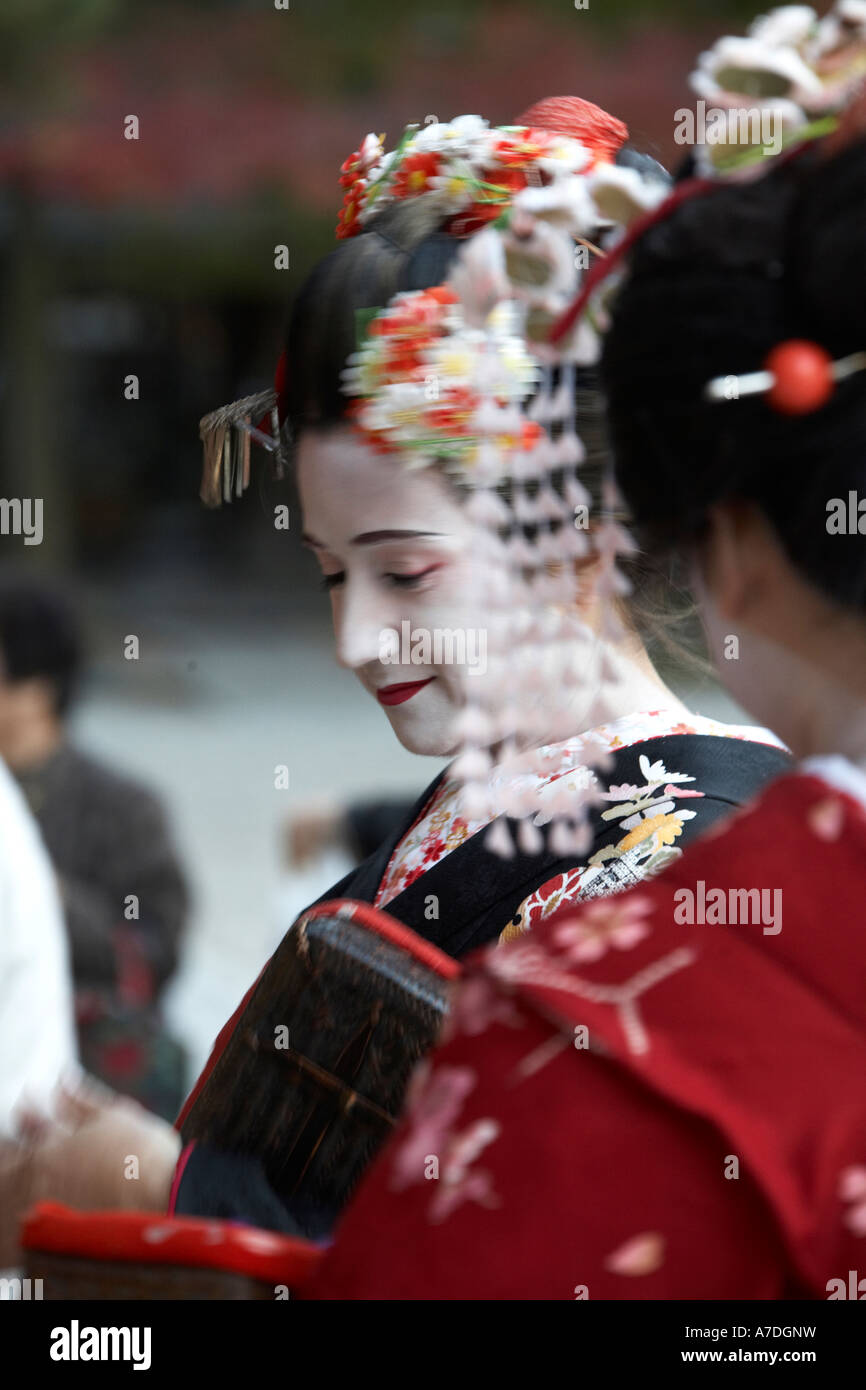 Geisha girls hi-res stock photography and images - Alamy