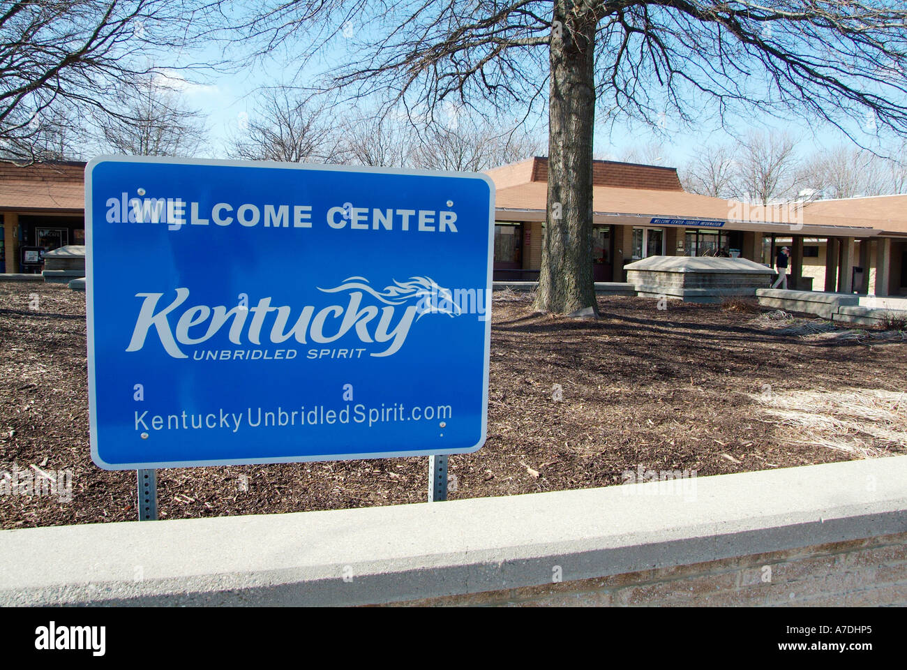 Welcome to Kentucky sign posted at information center Stock Photo - Alamy