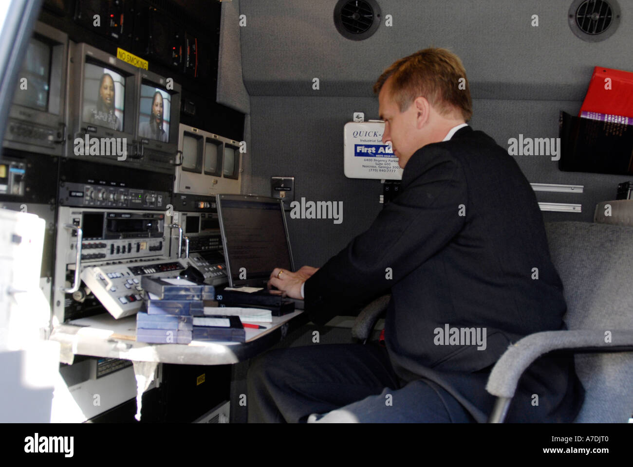 Anchorman hi-res stock photography and images - Alamy